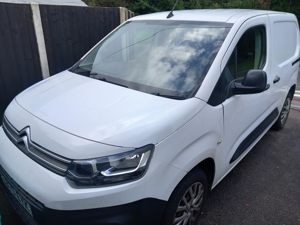 Vehicle graphics and sign writing removal