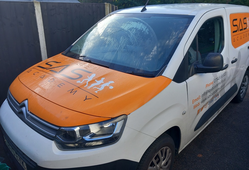 Vehicle graphics and sign writing removal