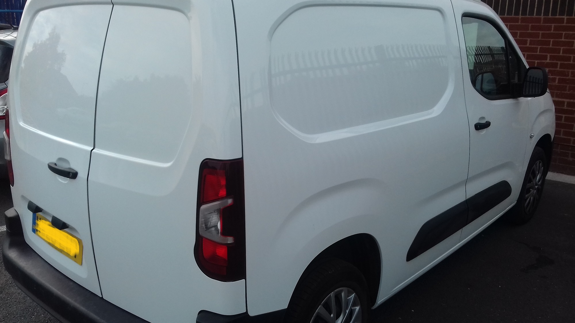 Vehicle graphics and sign writing removal