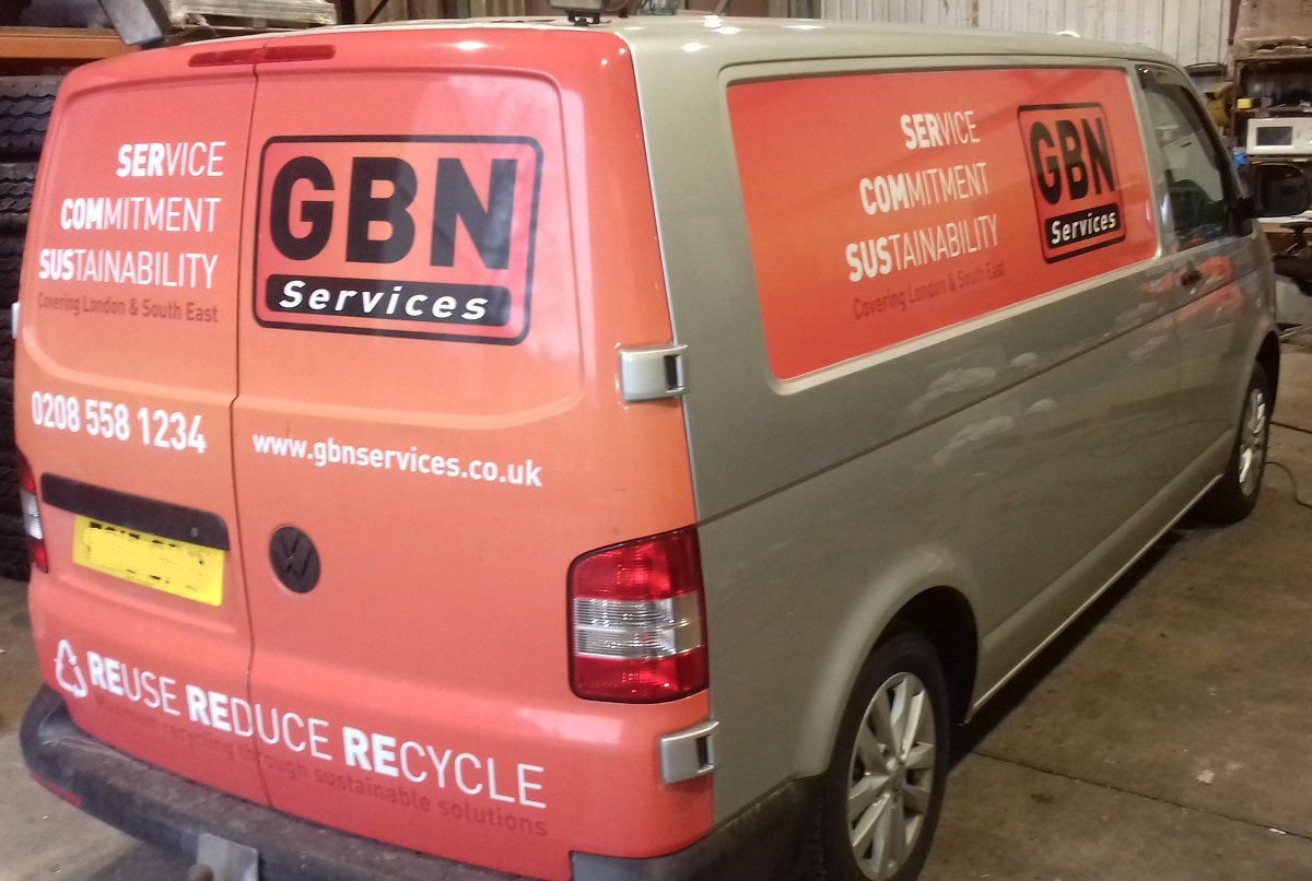 Vehicle graphics and sign writing removal in London